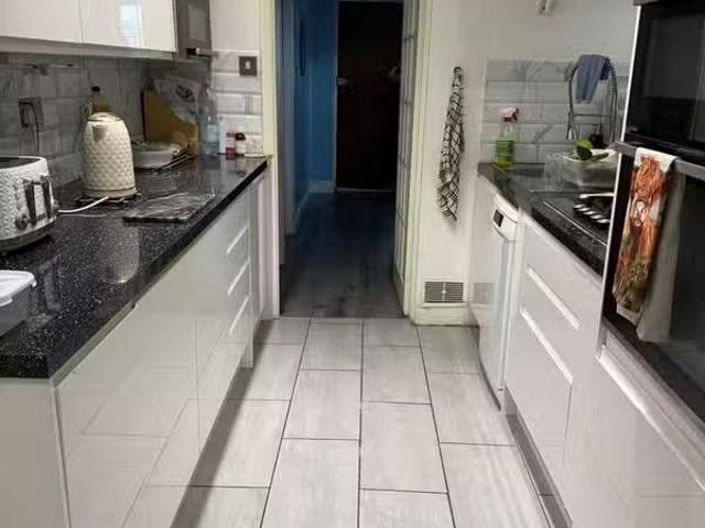 1 bedroom house share for rent in Room to rent in shared house.