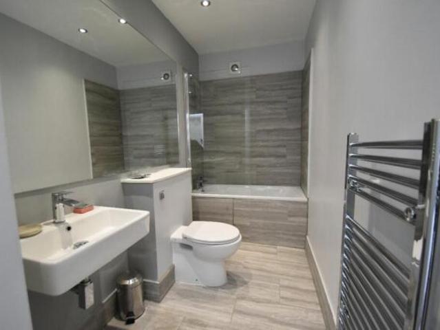 1 bedroom house share for rent in Room @ Uxbridge Road Shepherds Bush W12