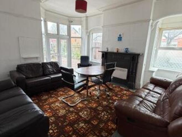 1 bedroom house share for rent in Room Available In Showell Green Lane, B11