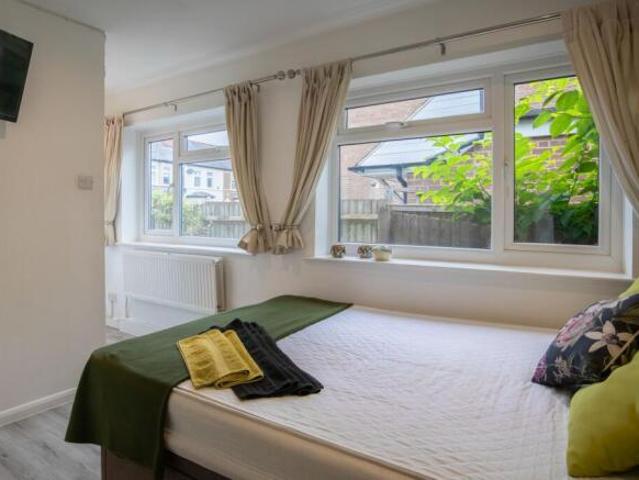 1 bedroom house share for rent in Room B, Montague Street, Caversham, RG4