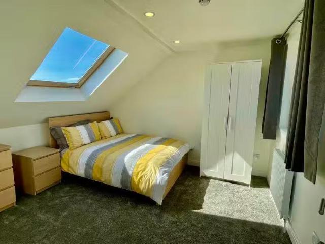 1 bedroom house share for rent in Room in shared house Shell.
