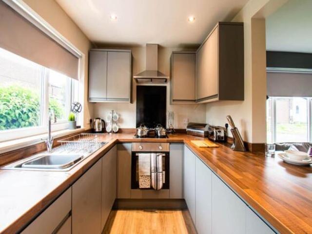 1 bedroom house share for rent in Rossefield Parade Room 2, Bramley, Leeds, LS13