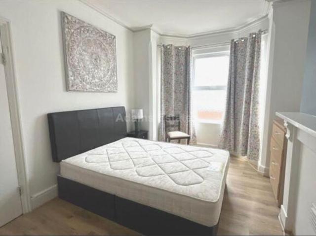 1 bedroom house share for rent in Radstock Road, Reading, RG1