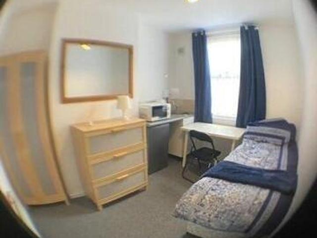 1 Bedroom House Share For Rent In Reading