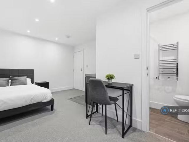 1 bedroom house share for rent in Richmond Road, Crewe, CW1