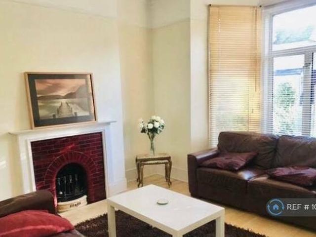 1 bedroom house share for rent in Richmond Road Ilford IG1
