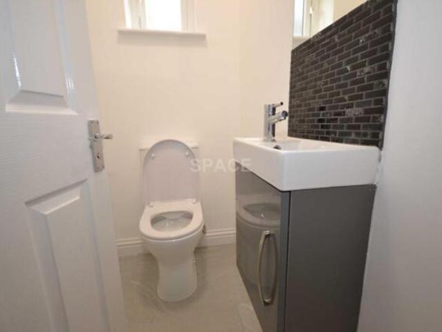 1 bedroom house share for rent in Wokingham Road, Reading, Berkshire, RG6 1JL Room 3, RG6