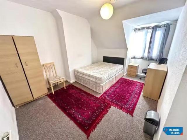 1 bedroom house share for rent in Watling Avenue, Edgware, HA8
