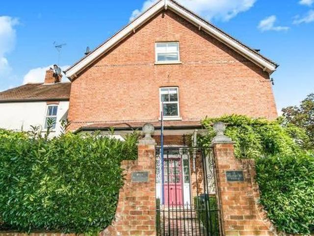 1 bedroom house share for rent in Waverley Road RG30