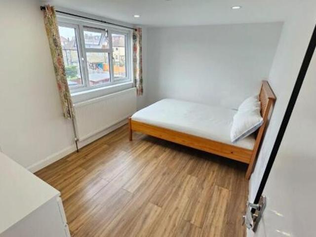 1 bedroom house share for rent in Wakefield Gardens, Ilford, London, IG1