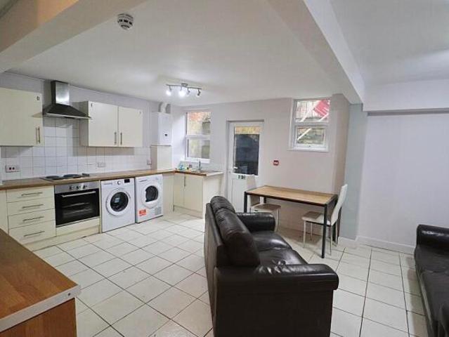 1 bedroom house share for rent in Weedon Road, St James, Northampton, NN5