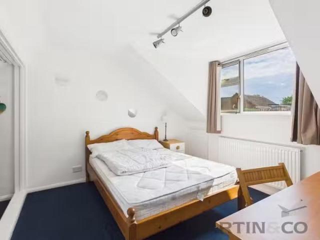 1 bedroom house share for rent in West Riding [Double Room], B.