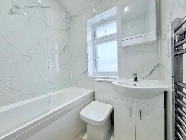 1 bedroom house share for rent in Westway, East Acton, London, W12 0SD, W12