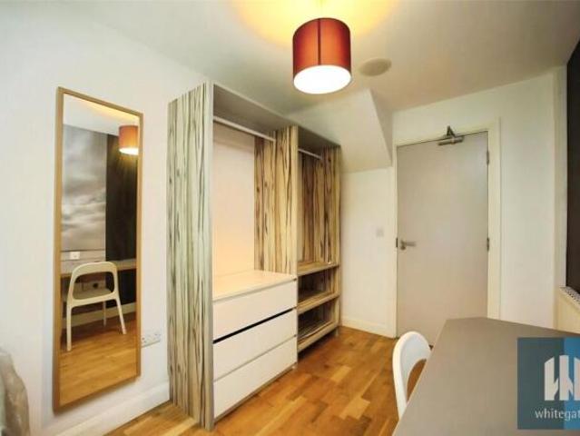 1 bedroom house share for rent in Whitegate Road, Newsome, Huddersfield, HD4