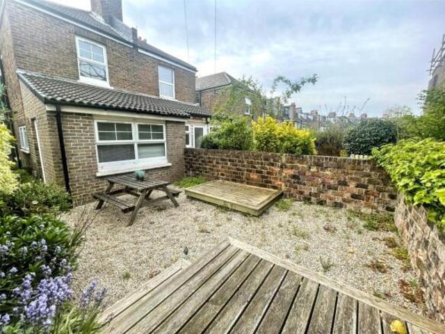 1 bedroom house share for rent in Willowfield Road, Eastbourne, BN22