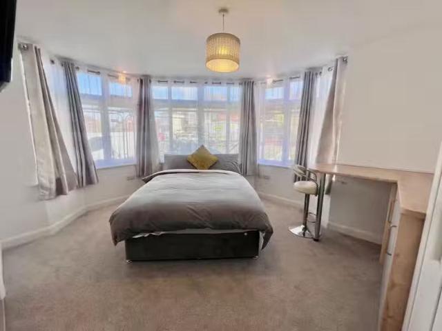 1 bedroom house share for rent in Wimborne Road All bills in.