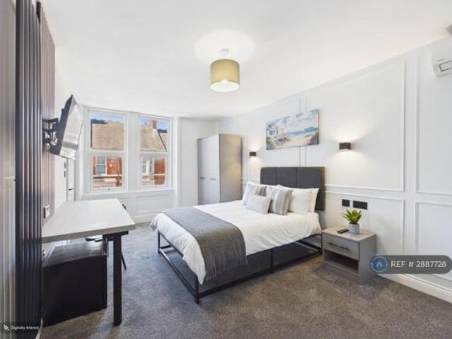 1 bedroom house share for rent in Wingrove Avenue, Newcastle Upon Tyne, NE4