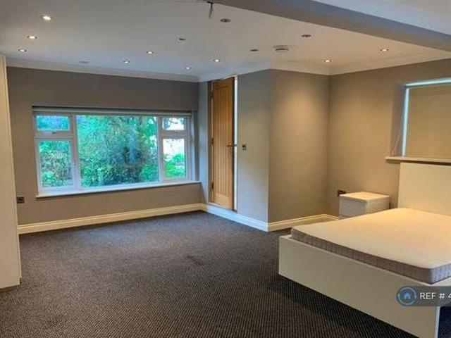 1 bedroom house share for rent in Windsor Road Farnborough GU14