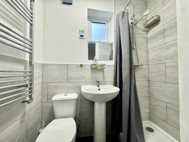 1 bedroom house share for rent in Winsdon Road, Luton, LU1