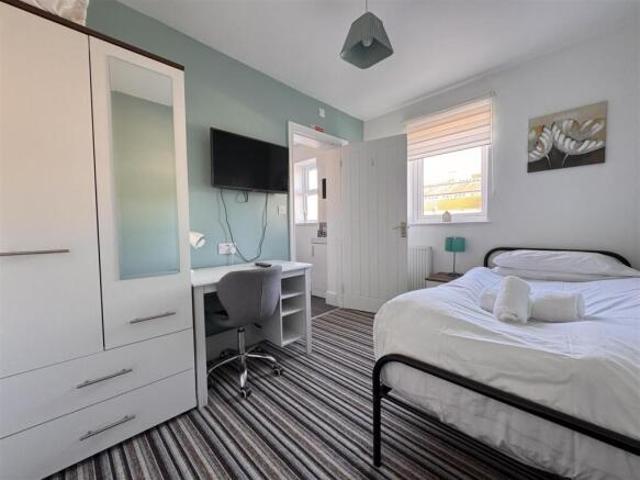 1 bedroom house share for rent in Theobald Street, Swindon, SN1