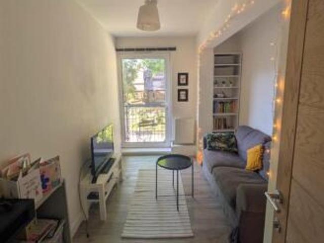 1 bedroom house share for rent in Thorburn Square, London, SE1