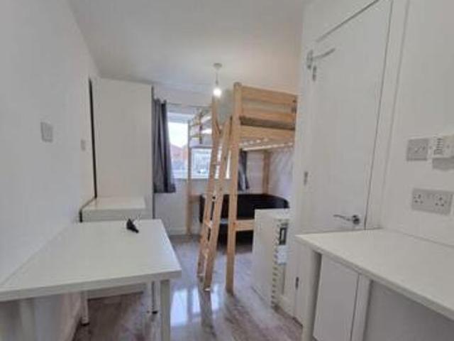 1 Bedroom House Share For Rent In Tilehurst, Reading