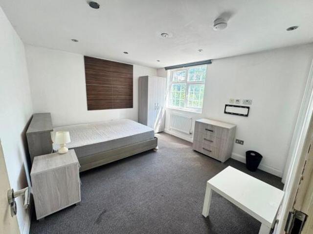 1 bedroom house share for rent in Uxbridge Road, Shepherds Bush, London, W12 9DT, W12