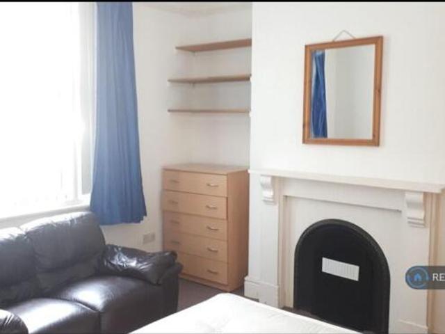 1 bedroom house share for rent in Uxbridge, UB8