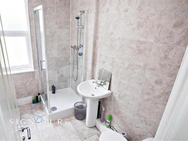1 bedroom house share for rent in Vicarage Road, Watford, WD18