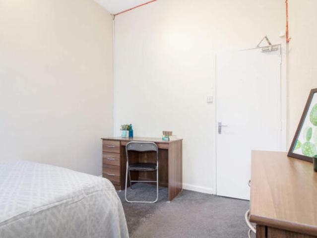 1 bedroom house share for rent in VICTORIA ROAD, Leeds, LS6
