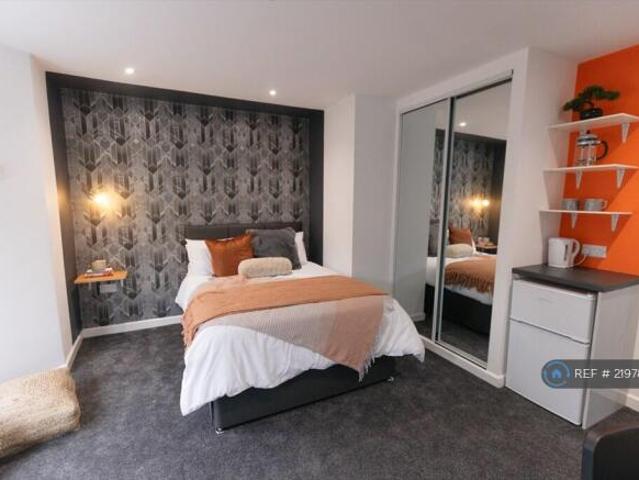 1 bedroom house share for rent in Victoria Road, Swindon, SN1