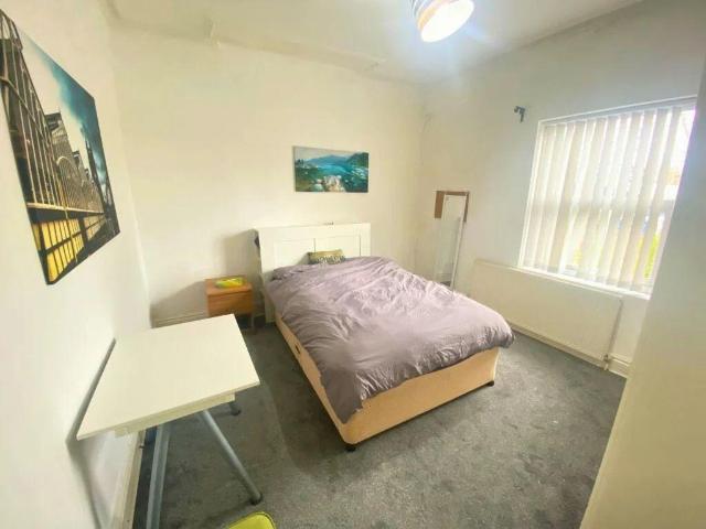 1 bedroom house share to rent