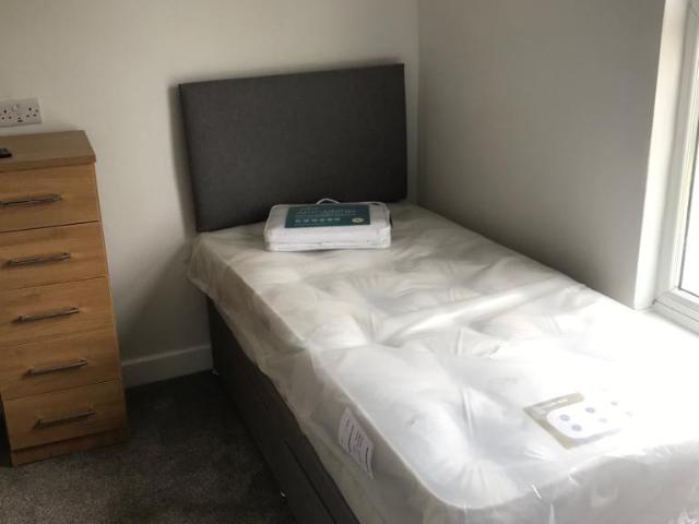1 bedroom house share to rent