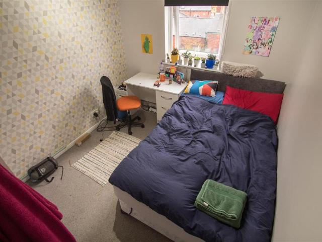 1 bedroom house share to rent