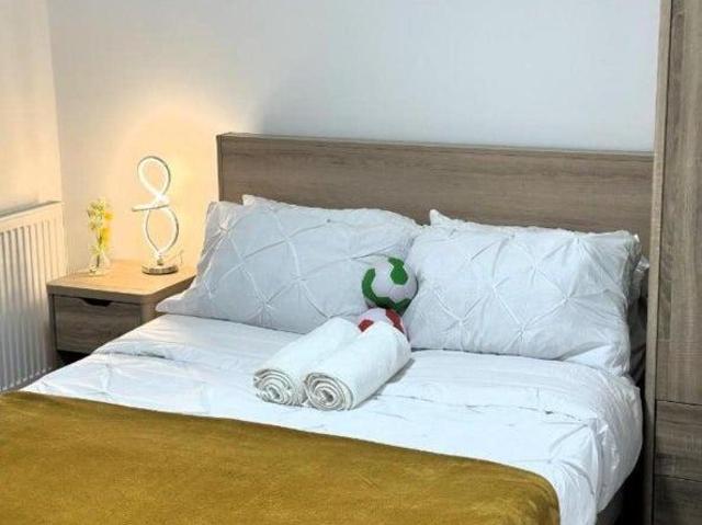 1 bedroom house share to rent