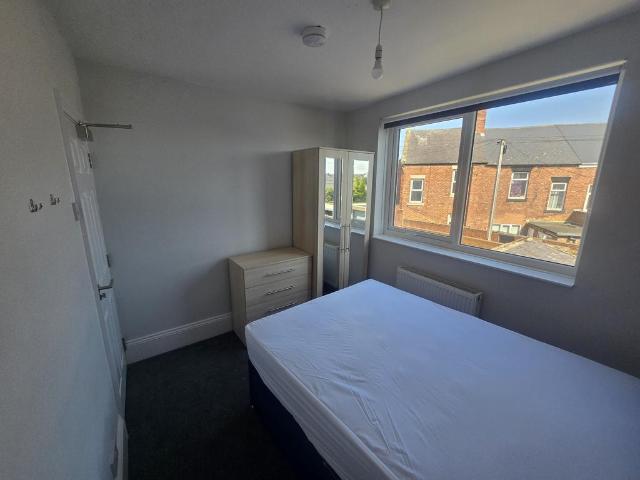 1 bedroom house share to rent