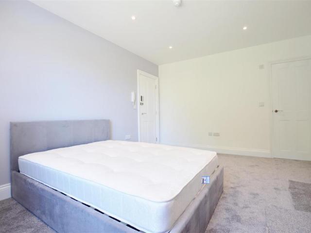 1 bedroom house share to rent