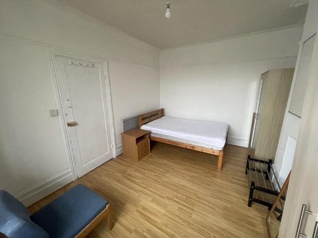 1 bedroom house share to rent