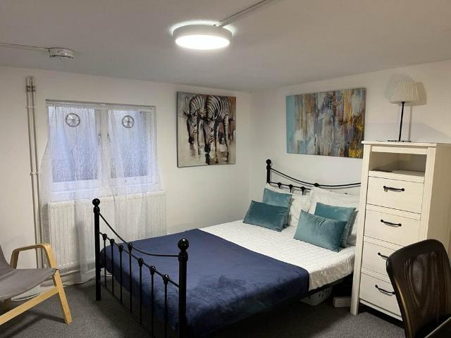 1 bedroom house share to rent