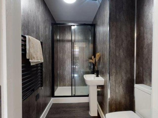 1 bedroom house share to rent