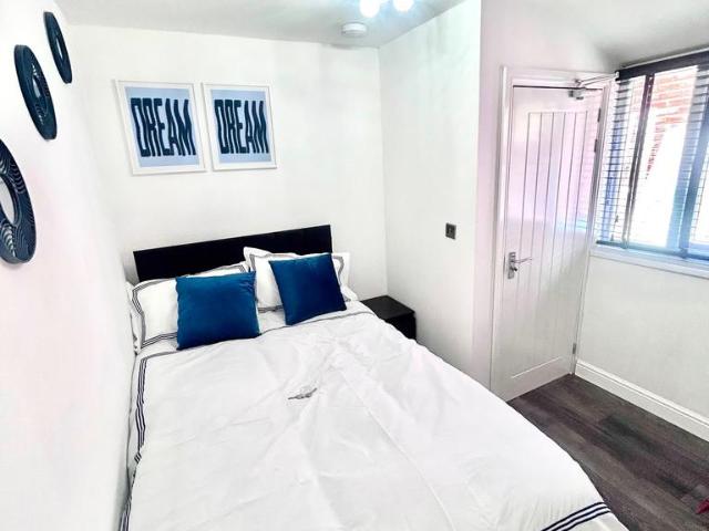 1 bedroom house share to rent