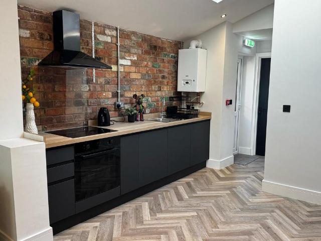 1 bedroom house share to rent