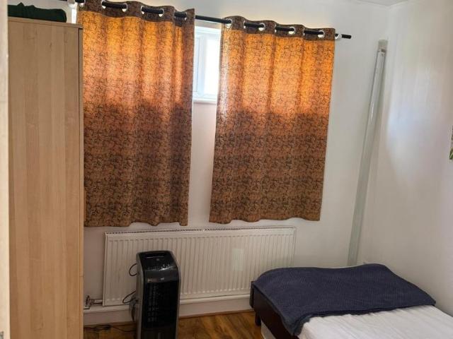 1 bedroom house share to rent