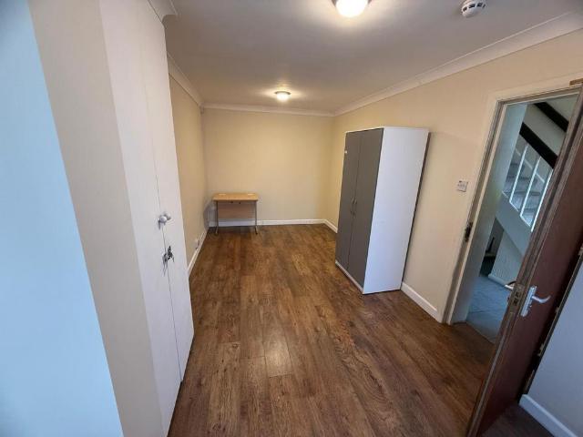 1 bedroom house share to rent