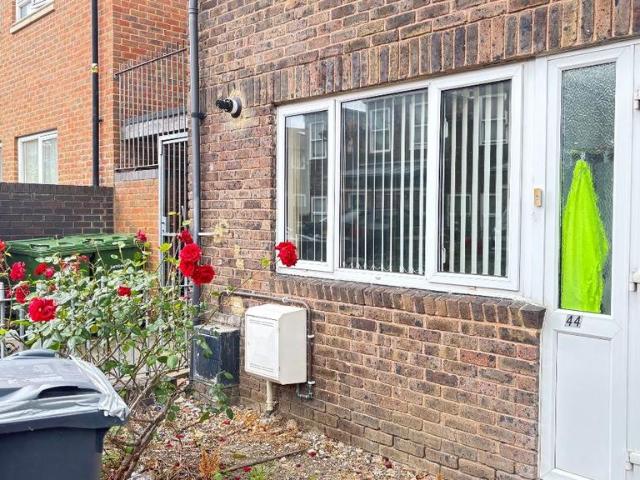 1 bedroom house share to rent
