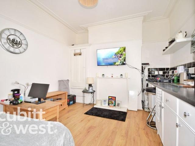 1 bedroom house share to rent