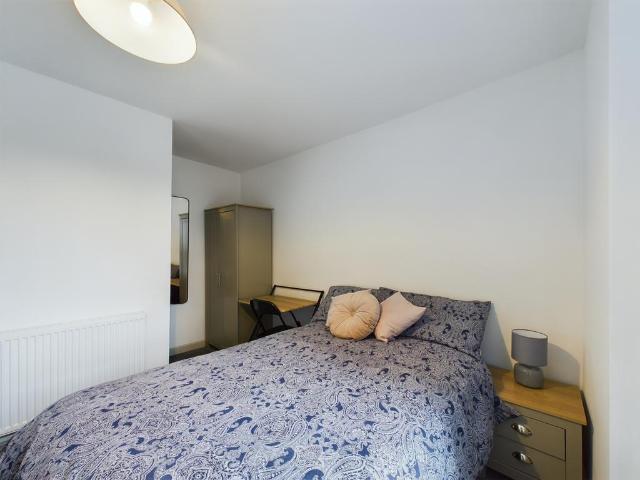 1 bedroom house share to rent