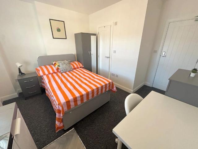 1 bedroom house share to rent