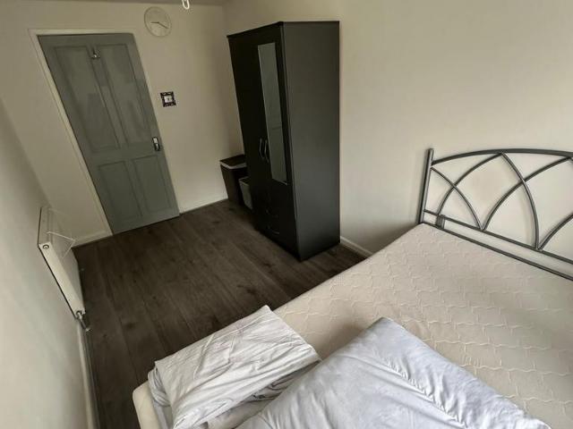1 bedroom house share to rent