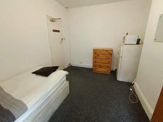 1 bedroom house share to rent